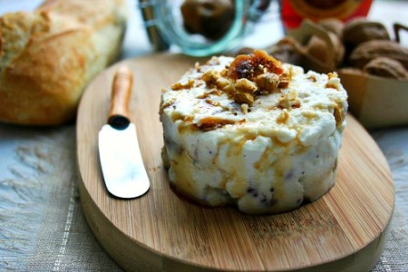 Fromage de chèvre frais aux figues et noix | Miam Chouchie